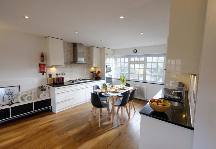 Riverwalk Apartment North - Staines-upon-Thames