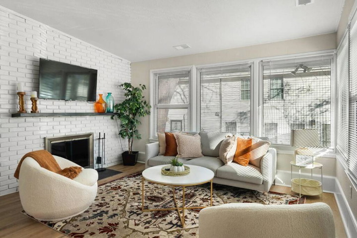 Fallschurch, Tysons Corner, Dulles Airport, Dc - Fairfax, VA