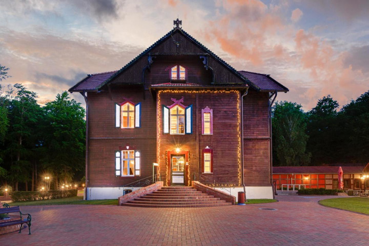 Hotel Garni Jagdschloss Waldsee Mit Frühstücksbuffet & Schlossküche Für Selbstversorger - Mecklenburgische Seenplatte