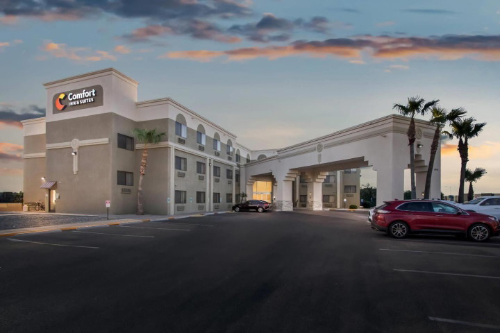 Comfort Inn & Suites Surprise Near Sun City West - Peoria, AZ