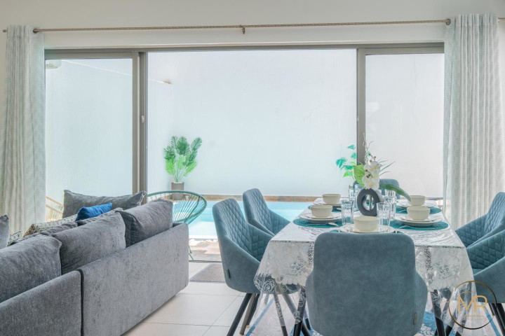 Azure 4 Bedrooms Haven Retreat: Where Tranquility Meets Turquoise Waters, Flic En Flac Mauritius - Maurice