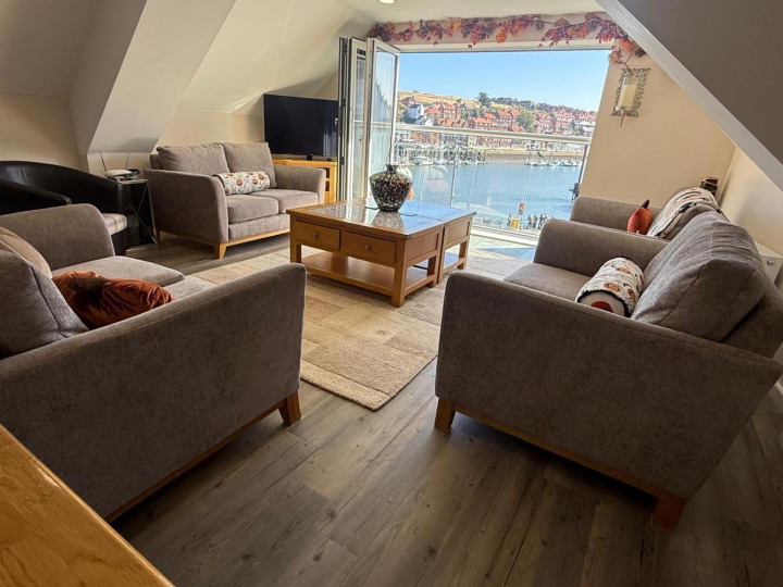 Harbour Knights Penthouse - Whitby