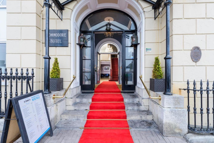Commodore Hotel - Midleton