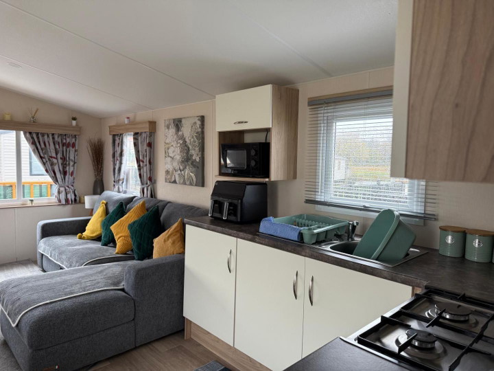 Andreas Riverside Retreat At 7 Lakes Country Park - North Yorkshire