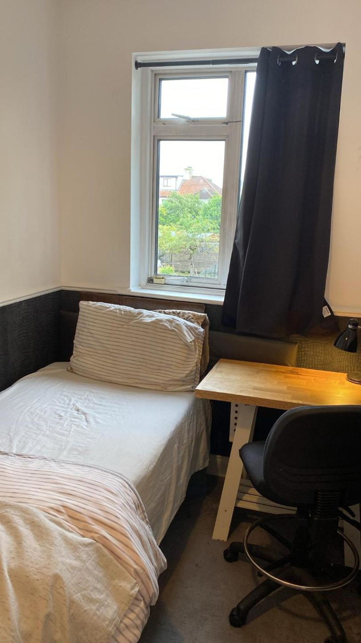 Single Room For Female In Fmaily House - Romford