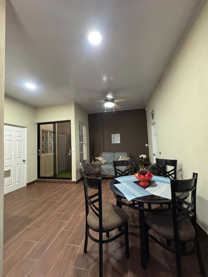Cozy 2br Apt In Santa Ana, Ac, Parking & Wifi - Santa Ana