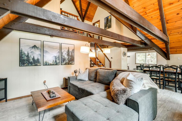 Sleek Blue Lake Springs Retreat W/ Deck & Yard! - Murphys, CA