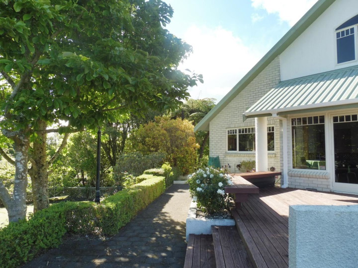 Hideaway Off Heta - New Zealand