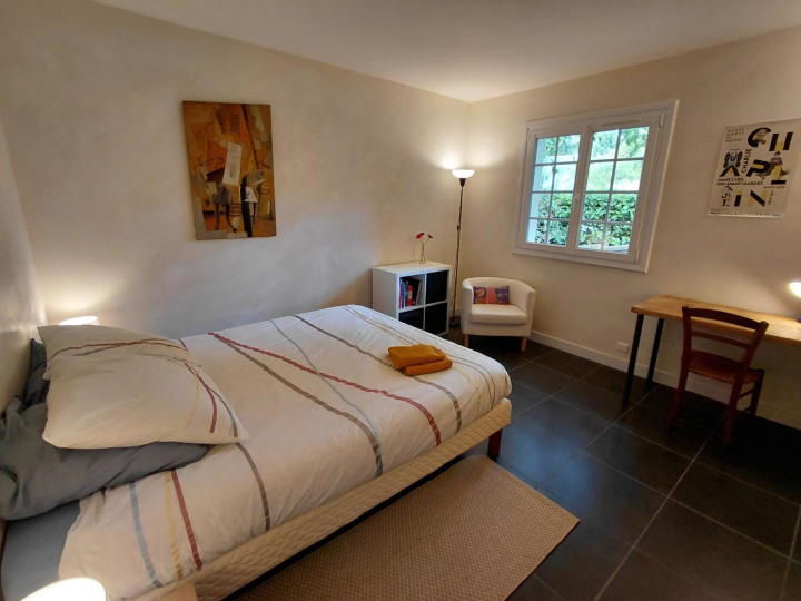Chambre Cozy Lit Queensize Avec Salle De Bain Et Wc Privés - Nantes