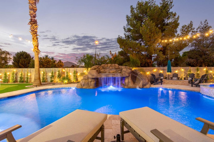 The Grand Saguaro Heated Pool Hot Tub Pickleball Sleeps 27 - Gilbert, AZ