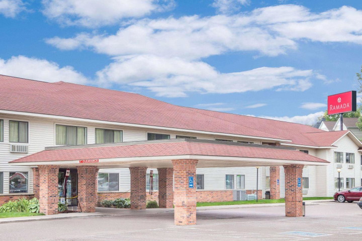 Ramada By Wyndham Hancock Waterfront - Houghton, MI