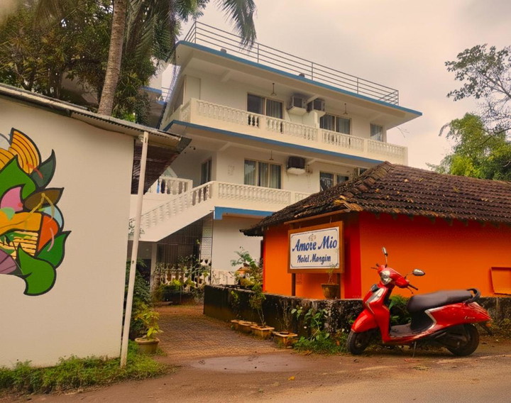 Hotel Amore Mio Morjim - Beachfront Hotel On Morjim Beach - Goa
