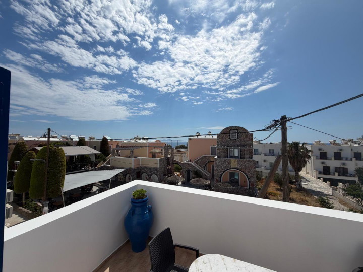 Leonidas Apartments - Santorini