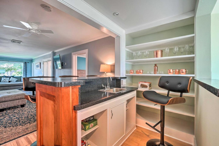 Downtown Retreat W/ Grill, Fire Pit & Wet Bar - Glens Falls, NY