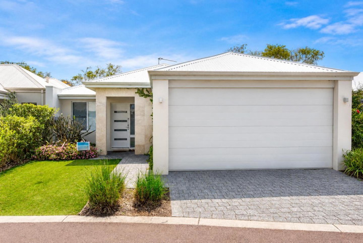 Dunsborough In Bloom At Contemporary Cove - Yallingup