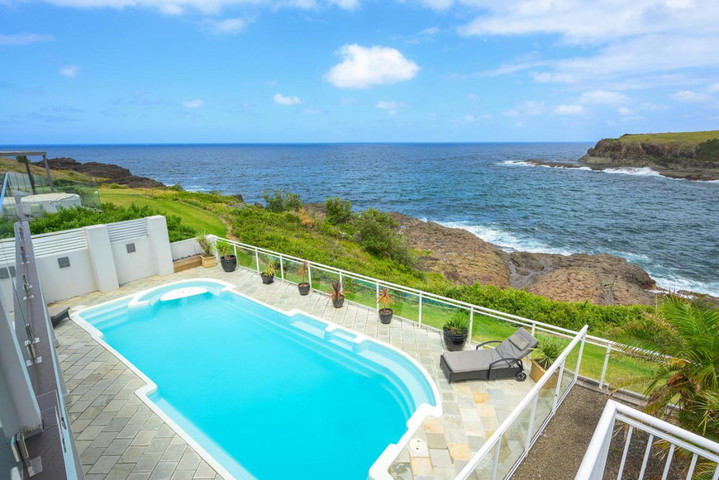 42 Loves Bay 5 Bedroom Sea Cliff View House With Pool - South Coast