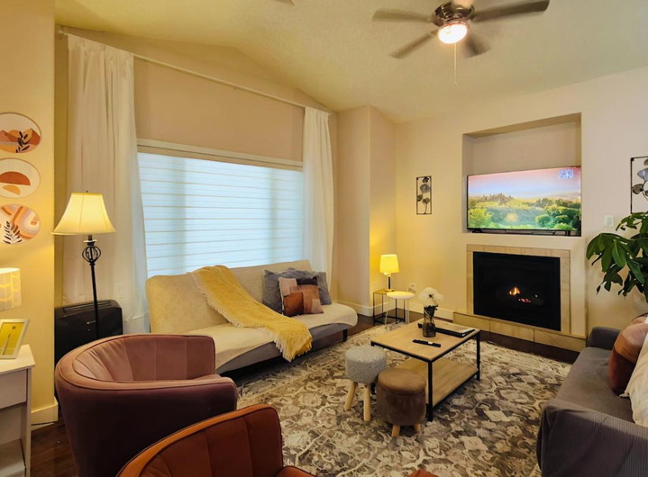 Central 3 Bedroom Gem Near Ice District - Stadium And Malls - Saint Albert