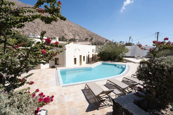Mantilida Villas With Pool - Santorini