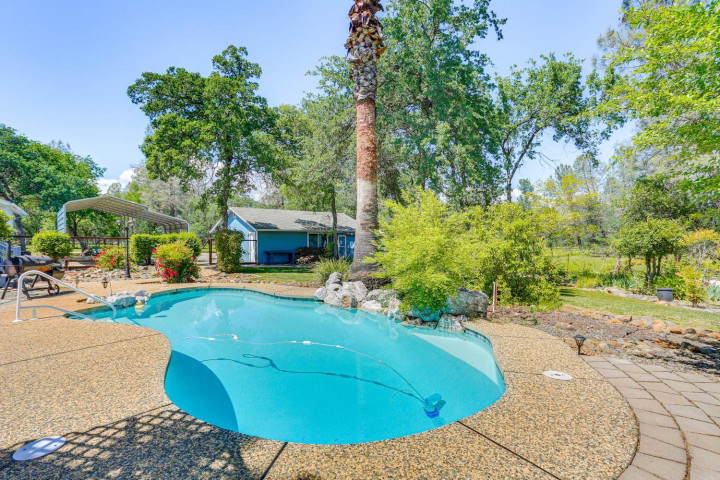10 Mi To Redding: Serene Escape W/ Spacious Yard! - Redding, CA