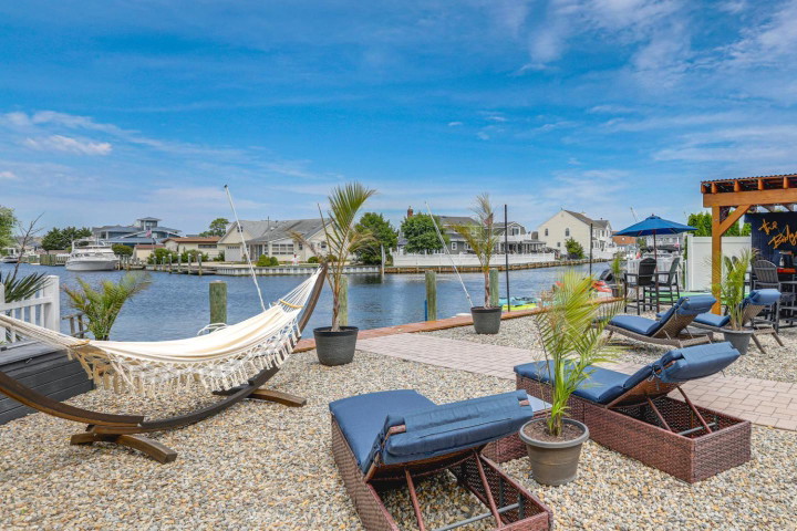 Canal-front Backyard Oasis! Jersey Shore Retreat - New Jersey