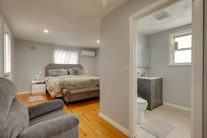 Spacious And Comfortable 1 Bed 25 Km From Gillette - Newton, MA