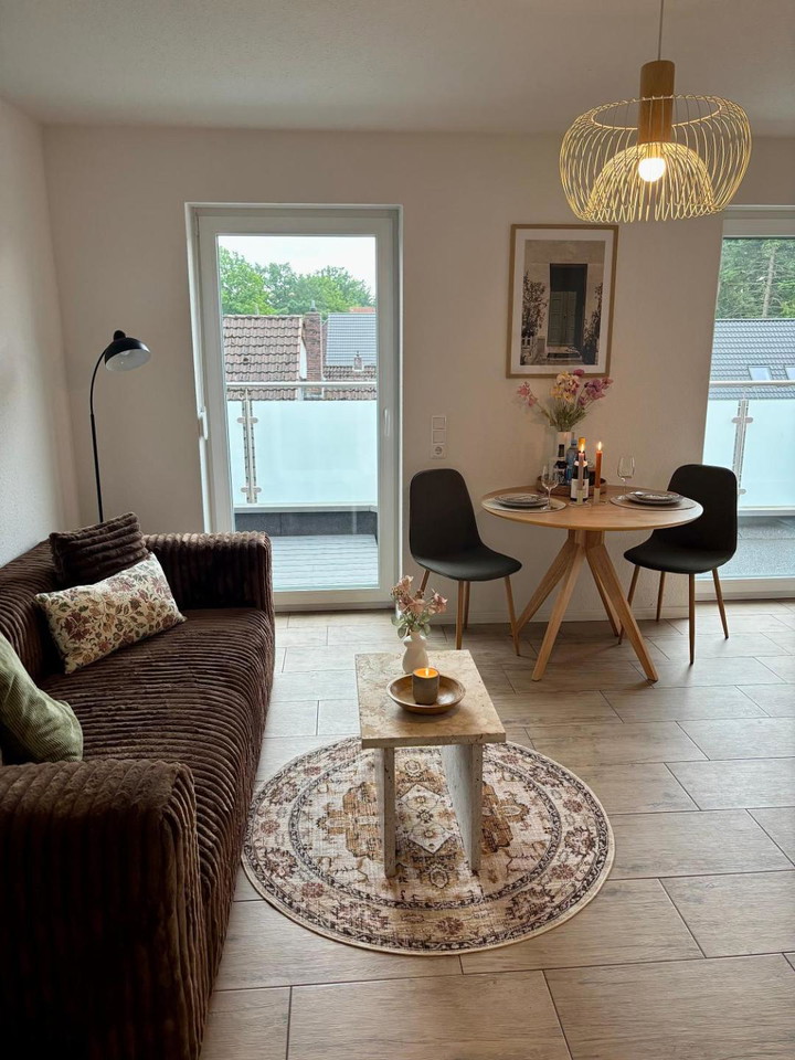 Home & Apart - Stilvolles Apartment In Oldenburg-kreyenbrück - Balkon, Parkplatz & Wlan - Oldenburg