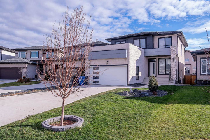 Beautiful Brand New 2br Suite With Private Entrance And Free On-site Parking - Winnipeg