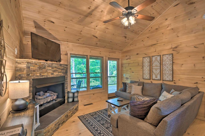 Blue Ridge Hideaway W/ Fire Pit & Mtn Views! - Blue Ridge, GA