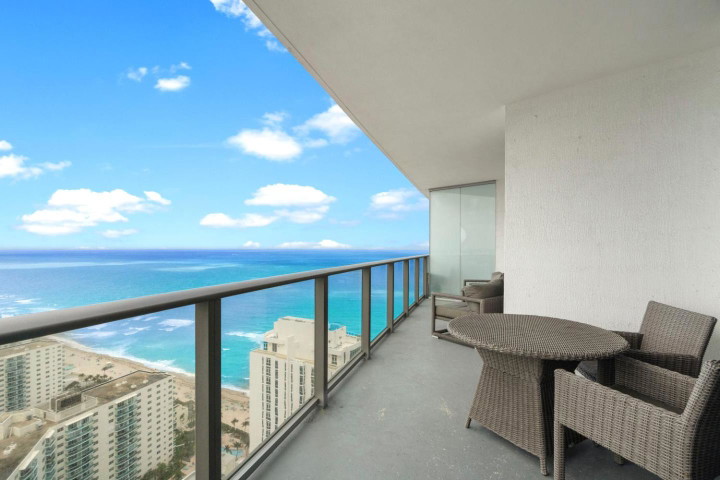 Hollywood Beach Escape - Pool & Views - North Miami, FL