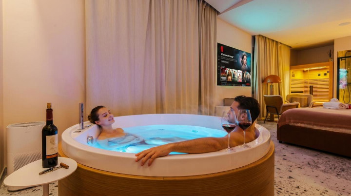 Love Room Strasbourg, Suite Ibiza, Balnéo & Sauna - Strasbourg