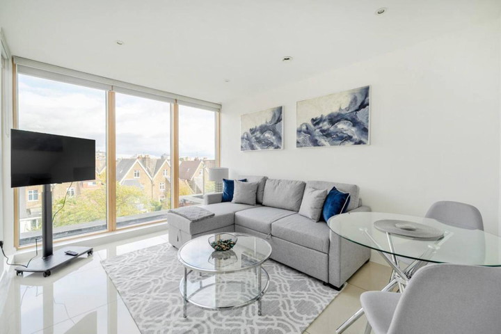 Elegant One Bed Penthouse With Terrace - Surbiton