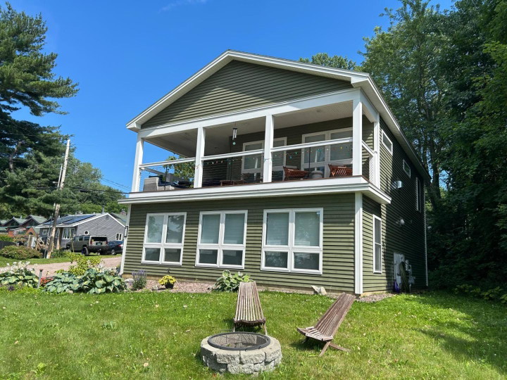 Roberts Lake House Room# 2 - Burlington