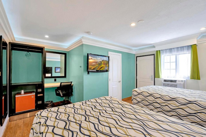 Mid City Inn - Beverly Hills, CA