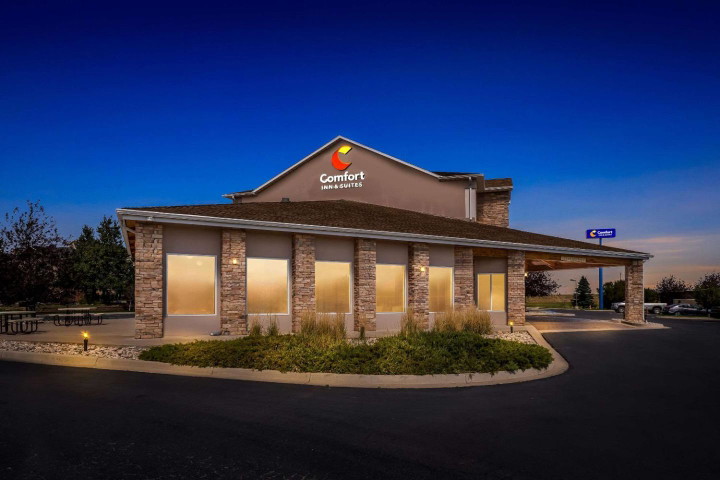Comfort Inn & Suites Near University Of Wyoming - Laramie, WY