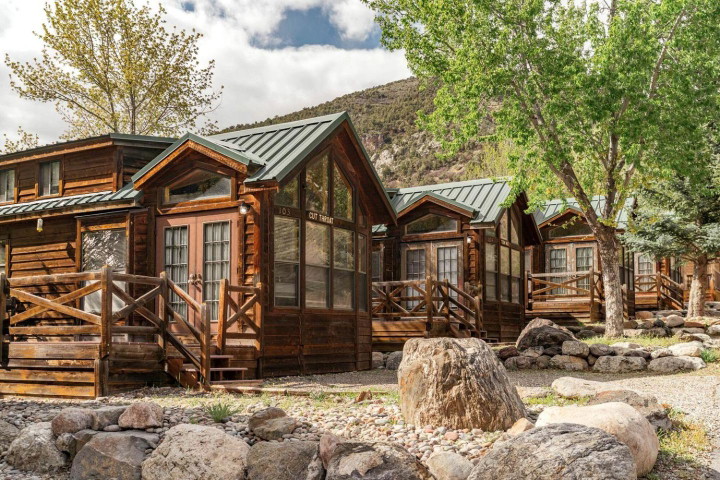 Group 101 - Resort Cabin - Glenwood Springs, CO