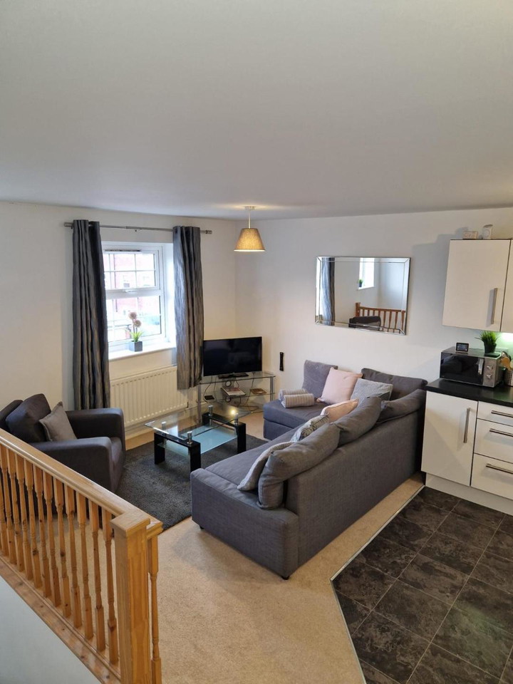Hereford - Robin Coach House - Located On City Outskirts In North Hereford - Modern 2 Bedroom Property With Parking - Suitable For Small Family, Couple Or Contractors - Hosted By Rentmyhouse - Hereford