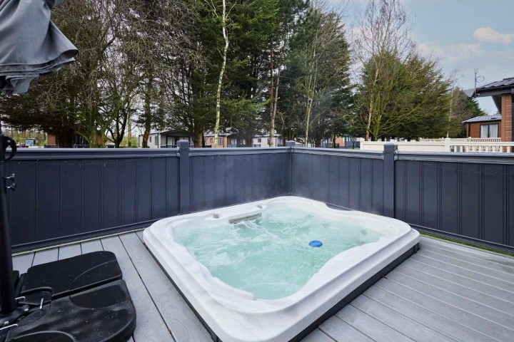 Country Cabin With Hot Tub - Yorkshire