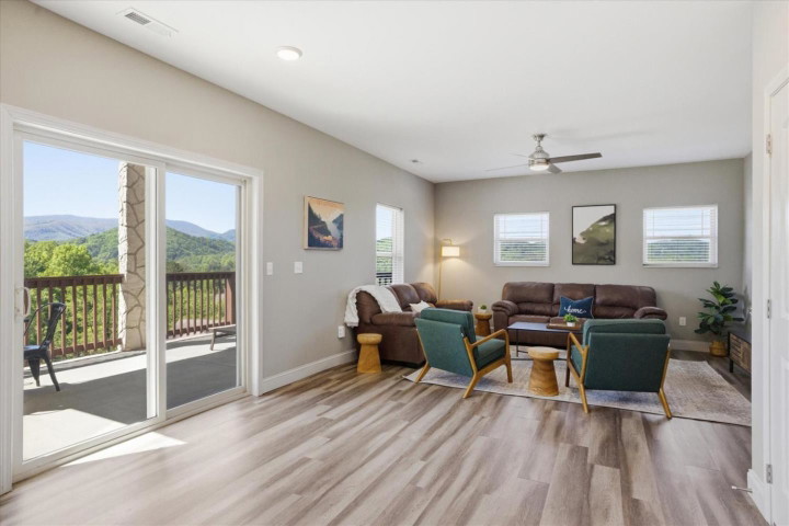 Serenity Ridge Clubhouse Unit 3- King Bedfamily - Tennessee