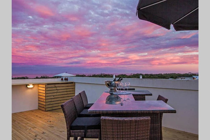 Top-floor Beachside Apartment With Views - Cabarita Beach