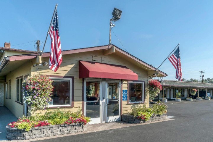 Rodeway Inn Medford South I-5 - Medford, OR