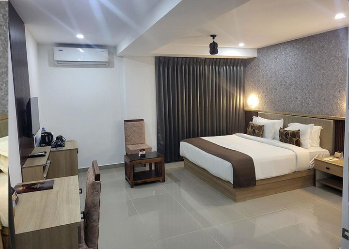Hotel Queen Maria - Muvattupuzha