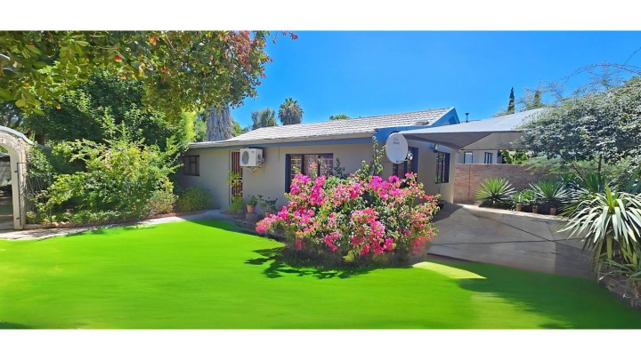 Self-catering Garden Cottage - Oudtshoorn