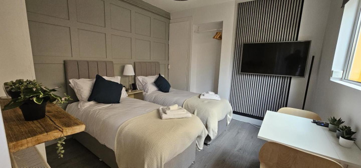 Court Studio Apartment - Cardiff
