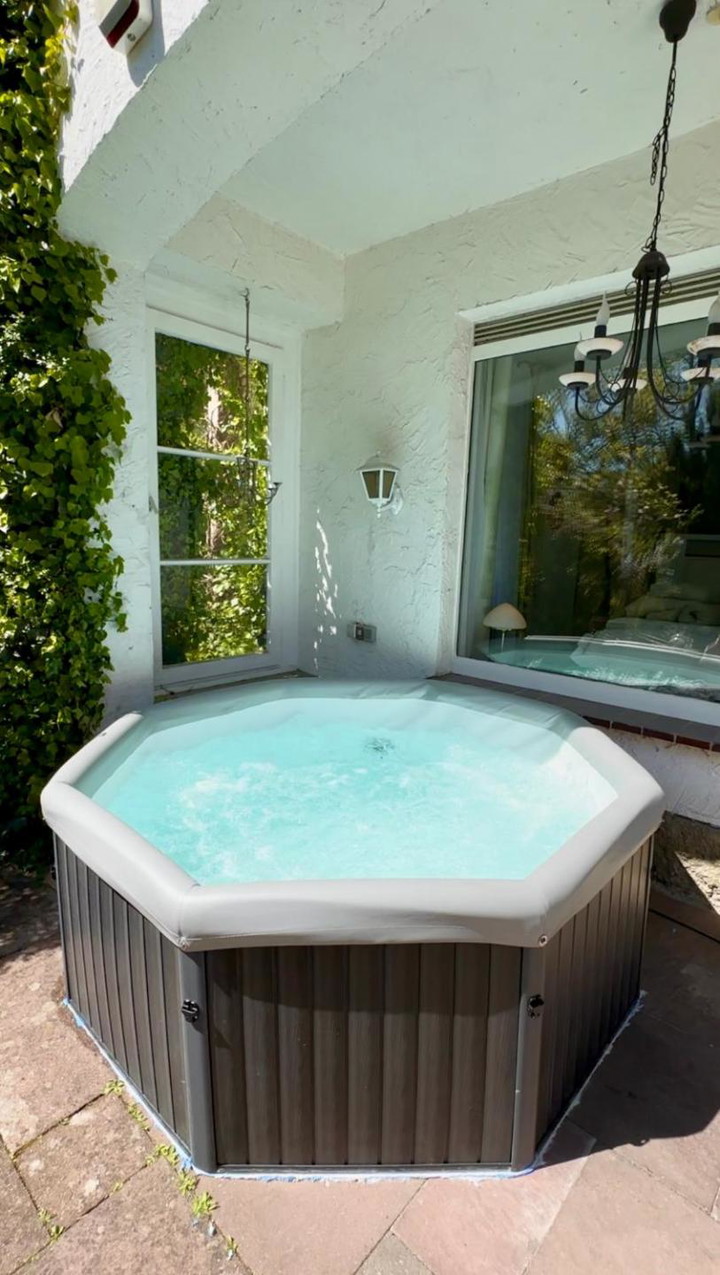 Herkules Whirlpool Im Garten 100 Qm 6 Gäste - Cassel, Allemagne