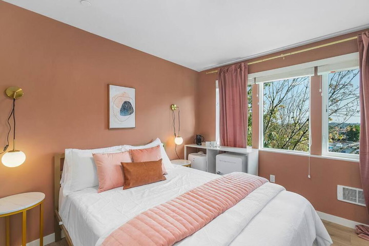 Chris's Sweet Suite - 84 Walkscore - Kirkland, WA