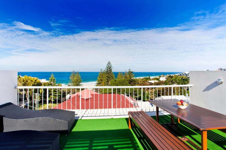 12 Cascades Top Floor Apartment In Prime Position - Sunshine Coast