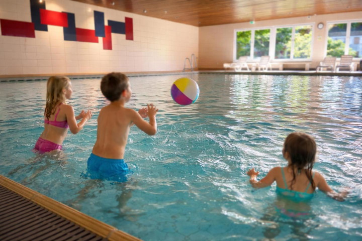 Familienauszeit Indoorpool, Sauna, Optional Vielpass Karte, Netflix, Disney, Inkl Bettwäsche Handtücher Reinigung , 150 Mbit Internet - Immenstadt