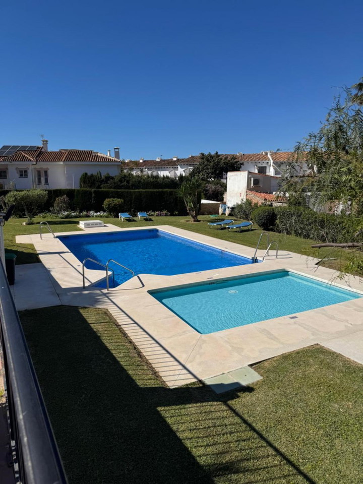 Acogedor Apartamento Con Terraza - Sitio de Calahonda