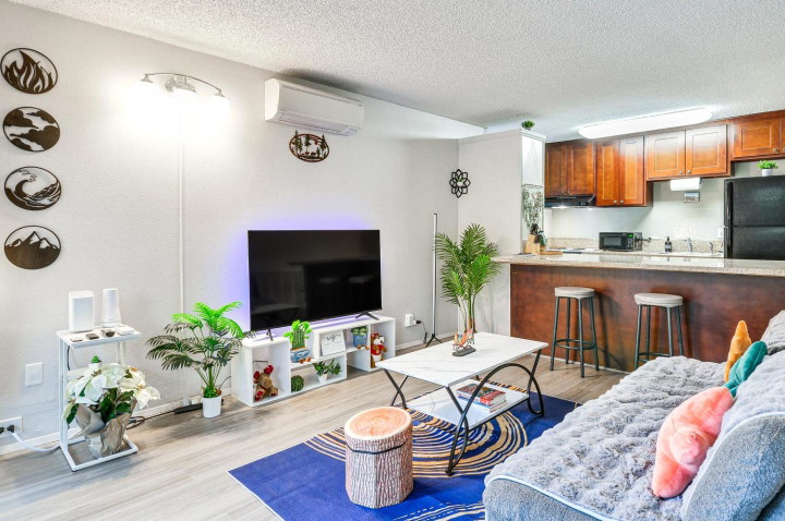 Lake Oswego Condo W/ Balcony, 3 Mi To The Water! - Portland, OR