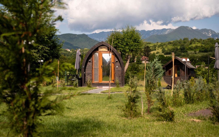 Glamp In Style Pods Resort - Bran